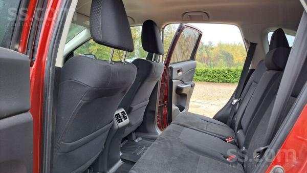 Red Honda CR-V 2017 in Jelgava, with an engine capacity of 1.60 L and mileage of 182 thousand km for 12490 €, photo 10 on AUTOMOTO.COM.LV