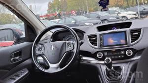 Red Honda CR-V 2017 in Jelgava, with an engine capacity of 1.60 L and mileage of 182 thousand km for 12490 €, photo 12 on AUTOMOTO.COM.LV