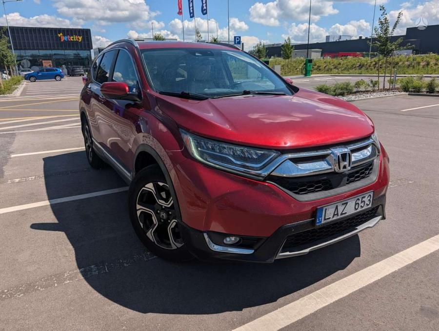 Red Honda CR-V 2017 in Vilnius, with an engine capacity of 1.50 L and mileage of 130 thousand km for 17400 €, photo 4 on AUTOMOTO.COM.LV