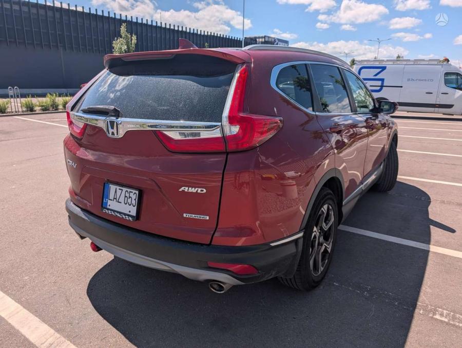 Red Honda CR-V 2017 in Vilnius, with an engine capacity of 1.50 L and mileage of 130 thousand km for 17400 €, photo 6 on AUTOMOTO.COM.LV
