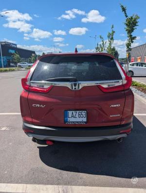 Red Honda CR-V 2017 in Vilnius, with an engine capacity of 1.50 L and mileage of 130 thousand km for 17400 €, photo 7 on AUTOMOTO.COM.LV
