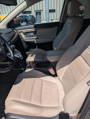 Red Honda CR-V 2017 in Vilnius, with an engine capacity of 1.50 L and mileage of 130 thousand km for 17400 €, photo 10 on AUTOMOTO.COM.LV