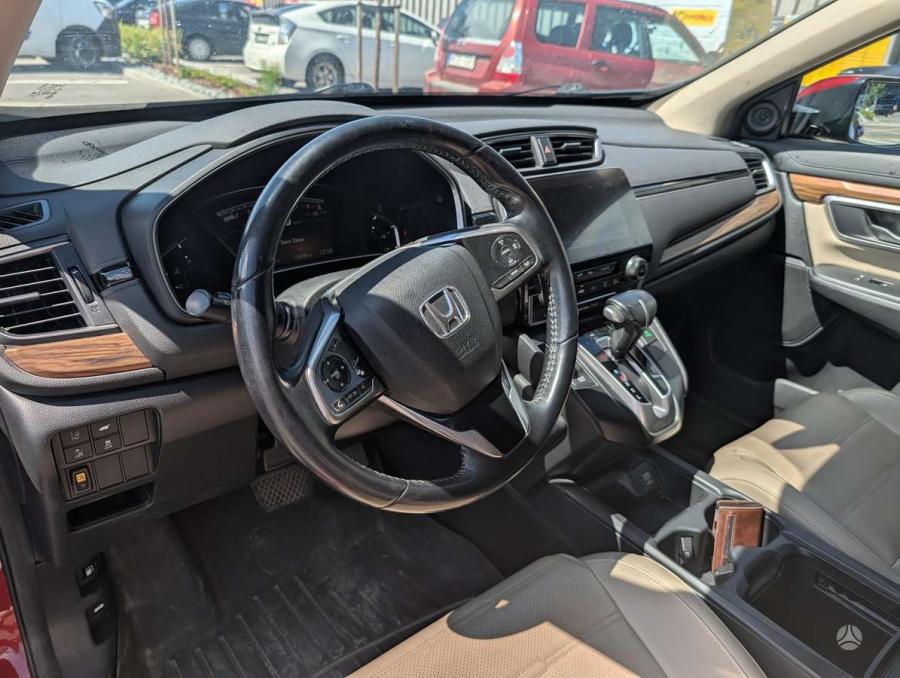 Red Honda CR-V 2017 in Vilnius, with an engine capacity of 1.50 L and mileage of 130 thousand km for 17400 €, photo 12 on AUTOMOTO.COM.LV