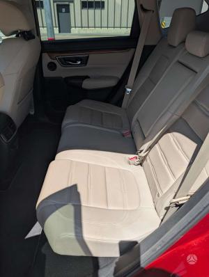 Red Honda CR-V 2017 in Vilnius, with an engine capacity of 1.50 L and mileage of 130 thousand km for 17400 €, photo 13 on AUTOMOTO.COM.LV