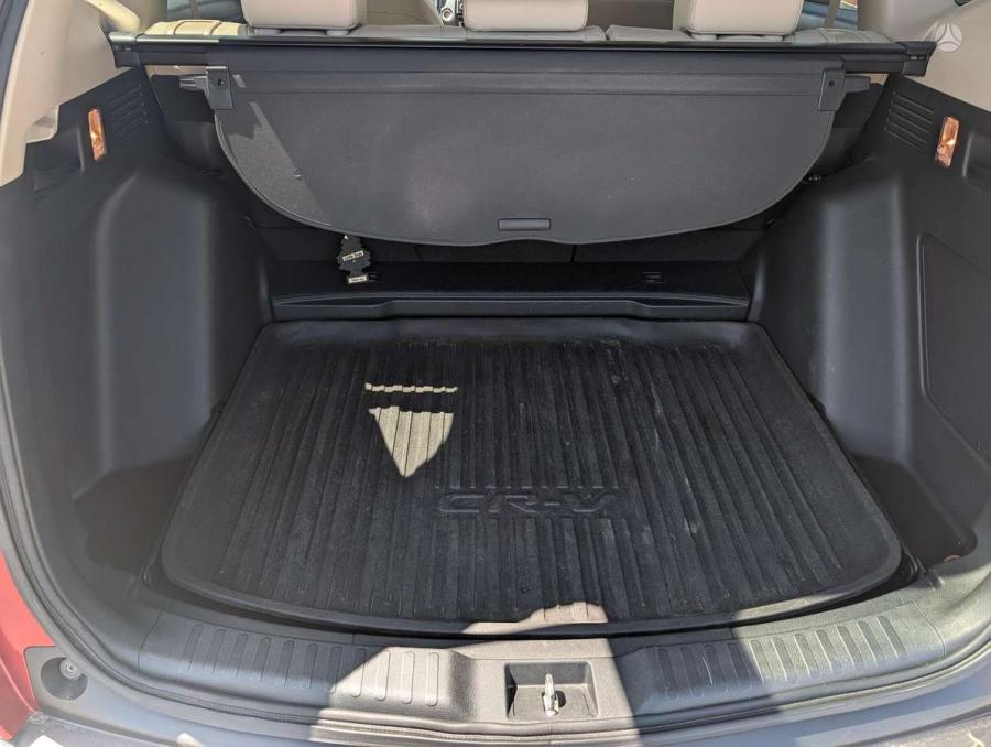 Red Honda CR-V 2017 in Vilnius, with an engine capacity of 1.50 L and mileage of 130 thousand km for 17400 €, photo 14 on AUTOMOTO.COM.LV