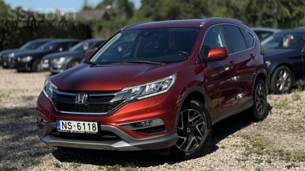 Red Honda CR-V 2017 in Jelgava, with an engine capacity of 1.60 L and mileage of 182 thousand km for 12490 €, photo 2 on AUTOMOTO.COM.LV