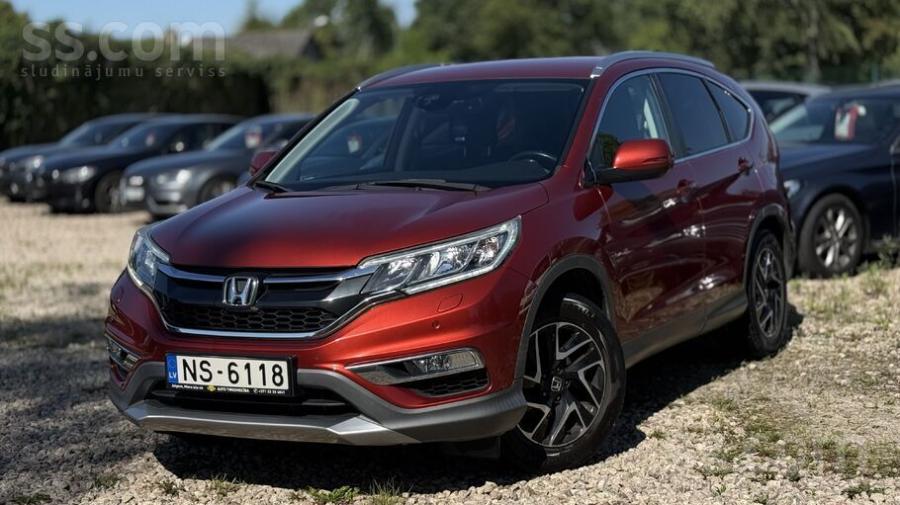 Red Honda CR-V 2017 in Jelgava, with an engine capacity of 1.60 L and mileage of 182 thousand km for 12490 €, photo 3 on AUTOMOTO.COM.LV