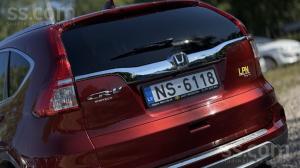 Red Honda CR-V 2017 in Jelgava, with an engine capacity of 1.60 L and mileage of 182 thousand km for 12490 €, photo 7 on AUTOMOTO.COM.LV