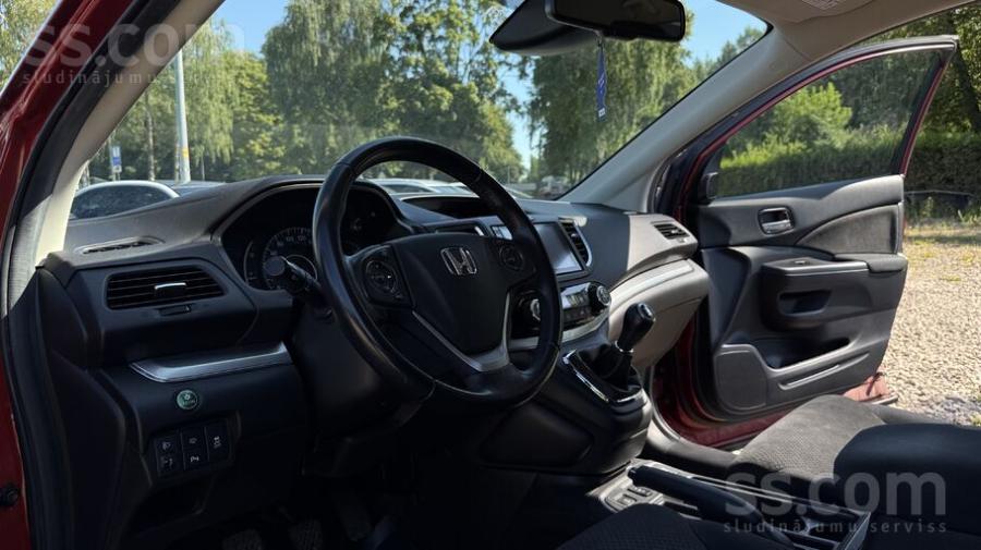 Red Honda CR-V 2017 in Jelgava, with an engine capacity of 1.60 L and mileage of 182 thousand km for 12490 €, photo 8 on AUTOMOTO.COM.LV