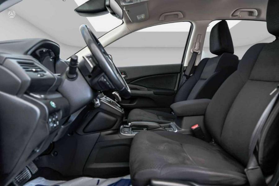 Red Honda CR-V 2018 in Kaunas, with an engine capacity of 1.60 L and mileage of 238 thousand km for 13490 €, photo 6 on AUTOMOTO.COM.LV