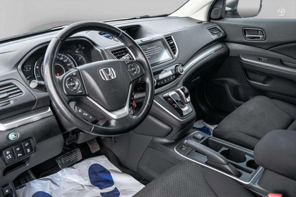 Red Honda CR-V 2018 in Kaunas, with an engine capacity of 1.60 L and mileage of 238 thousand km for 13490 €, photo 10 on AUTOMOTO.COM.LV
