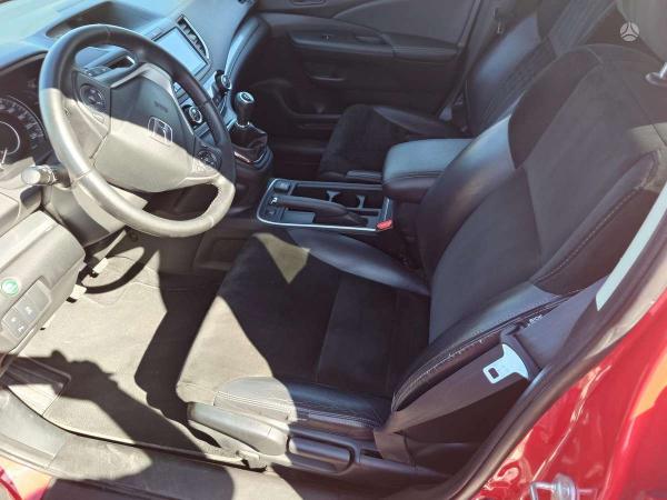 Red Honda CR-V 2019 in Alytus, with an engine capacity of 1.60 L and mileage of 210 thousand km for 13999 €, photo 4 on AUTOMOTO.COM.LV