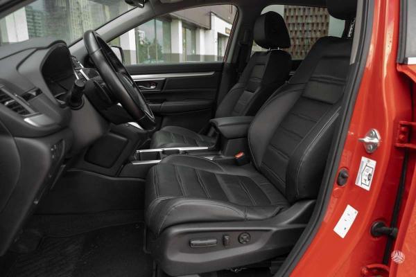 Red Honda CR-V 2021 in Vilnius, with an engine capacity of 1.99 L and mileage of 54 thousand km for 22750 €, photo 10 on AUTOMOTO.COM.LV