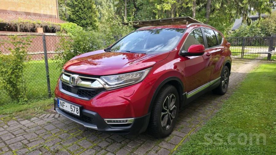 Red Honda CR-V 2022 in Riga, with an engine capacity of 2.00 L and mileage of 45 thousand km for 29500 €, photo 1 on AUTOMOTO.COM.LV