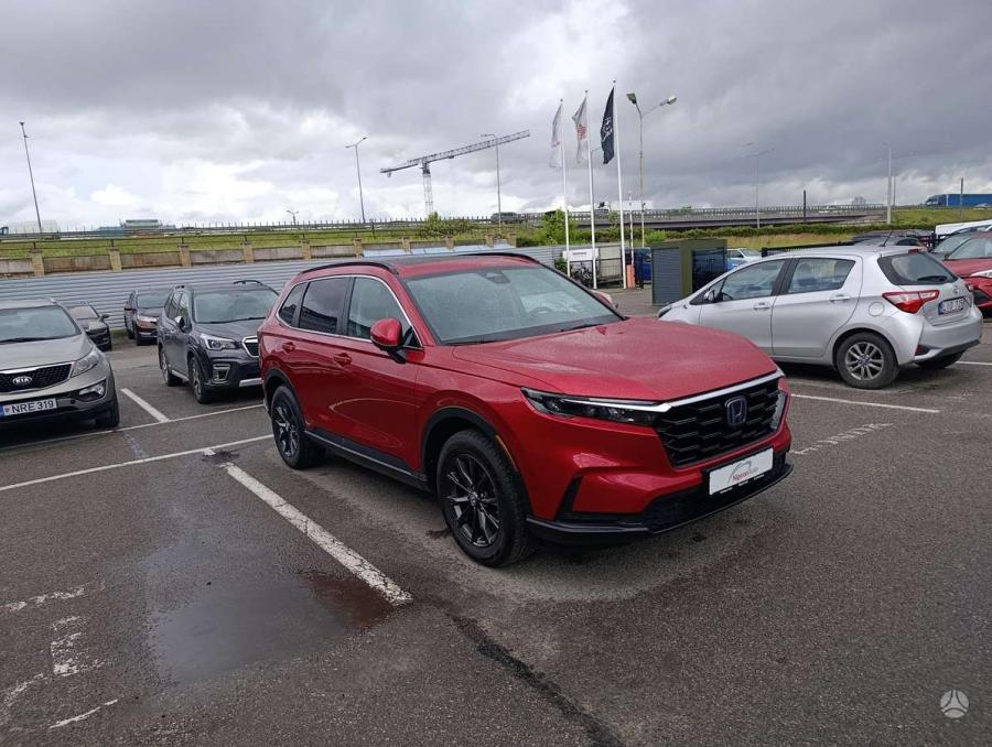 Red Honda CR-V 2025 in Vilnius, with an engine capacity of 1.99 L and mileage of 56 thousand km for 40990 €, photo 4 on AUTOMOTO.COM.LV