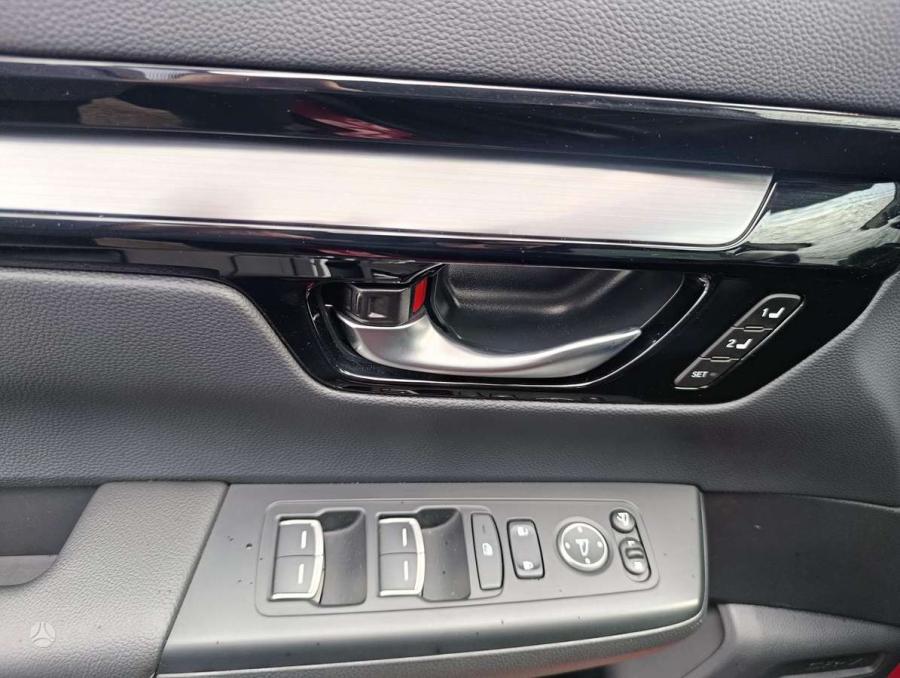 Red Honda CR-V 2025 in Vilnius, with an engine capacity of 1.99 L and mileage of 56 thousand km for 40990 €, photo 11 on AUTOMOTO.COM.LV