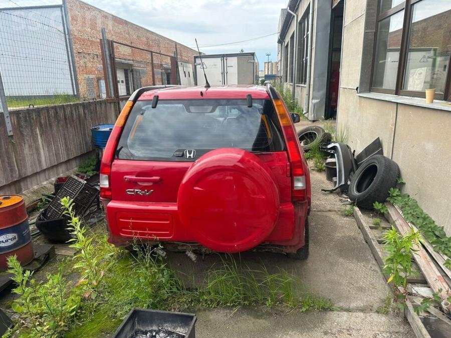 Red Honda CR-V 2003 in Riga, with an engine capacity of 2.00 L and mileage of 313 thousand km for 700 €, photo 2 on AUTOMOTO.COM.LV