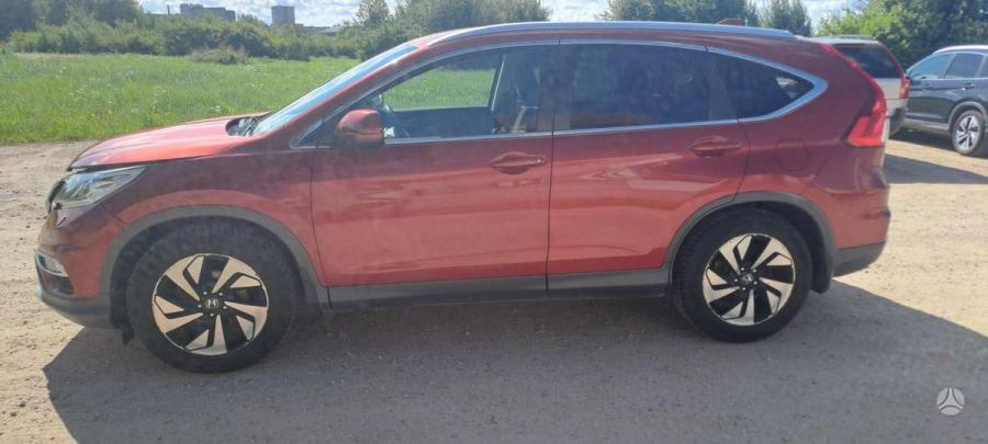 Red Honda CR-V 2015 in Siauliai, with an engine capacity of 1.60 L and mileage of 154 thousand km for 5950 €, photo 3 on AUTOMOTO.COM.LV