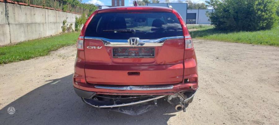 Red Honda CR-V 2015 in Siauliai, with an engine capacity of 1.60 L and mileage of 154 thousand km for 5950 €, photo 6 on AUTOMOTO.COM.LV