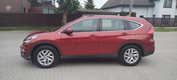 Red Honda CR-V 2016 in Klaipeda, with an engine capacity of 1.60 L and mileage of 240 thousand km for 10999 €, photo 3 on AUTOMOTO.COM.LV