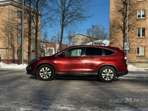 Red Honda CR-V 2015 in Narva, with an engine capacity of 2.00 L and mileage of 147 thousand km for 14499 €, photo 2 on AUTOMOTO.COM.LV