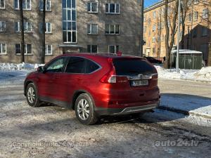 Red Honda CR-V 2015 in Narva, with an engine capacity of 2.00 L and mileage of 147 thousand km for 14499 €, photo 3 on AUTOMOTO.COM.LV