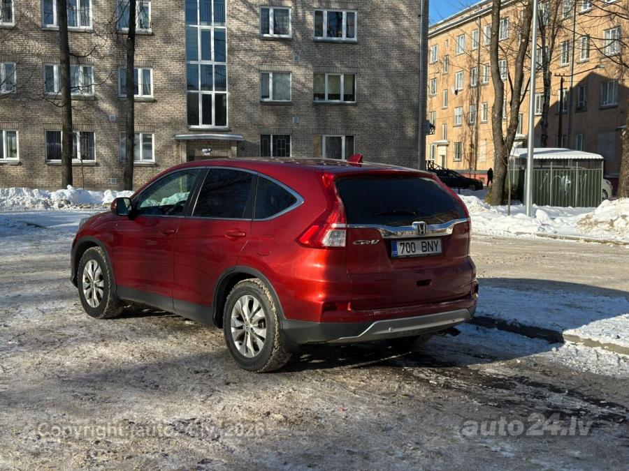 Red Honda CR-V 2015 in Narva, with an engine capacity of 2.00 L and mileage of 147 thousand km for 14499 €, photo 3 on AUTOMOTO.COM.LV