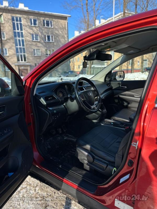 Red Honda CR-V 2015 in Narva, with an engine capacity of 2.00 L and mileage of 147 thousand km for 14499 €, photo 6 on AUTOMOTO.COM.LV