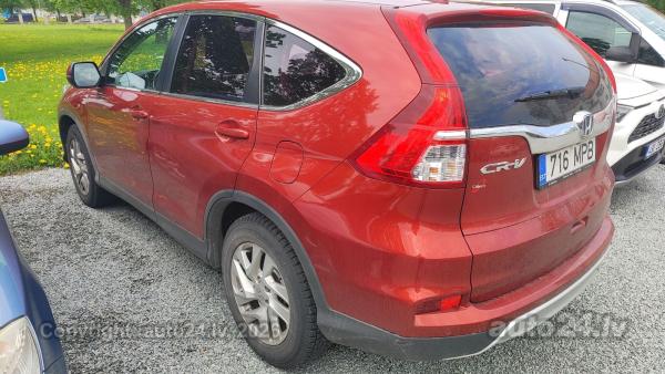 Red Honda CR-V 2015 in Tallinn, with an engine capacity of 2.00 L and mileage of 111 thousand km for 13490 €, photo 4 on AUTOMOTO.COM.LV