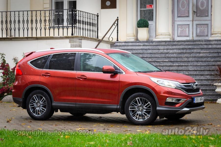Red Honda CR-V 2017 in Tallinn, with an engine capacity of 1.60 L and mileage of 159 thousand km for 16999 €, photo 1 on AUTOMOTO.COM.LV