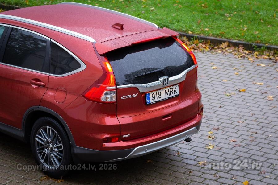 Red Honda CR-V 2017 in Tallinn, with an engine capacity of 1.60 L and mileage of 159 thousand km for 16999 €, photo 15 on AUTOMOTO.COM.LV