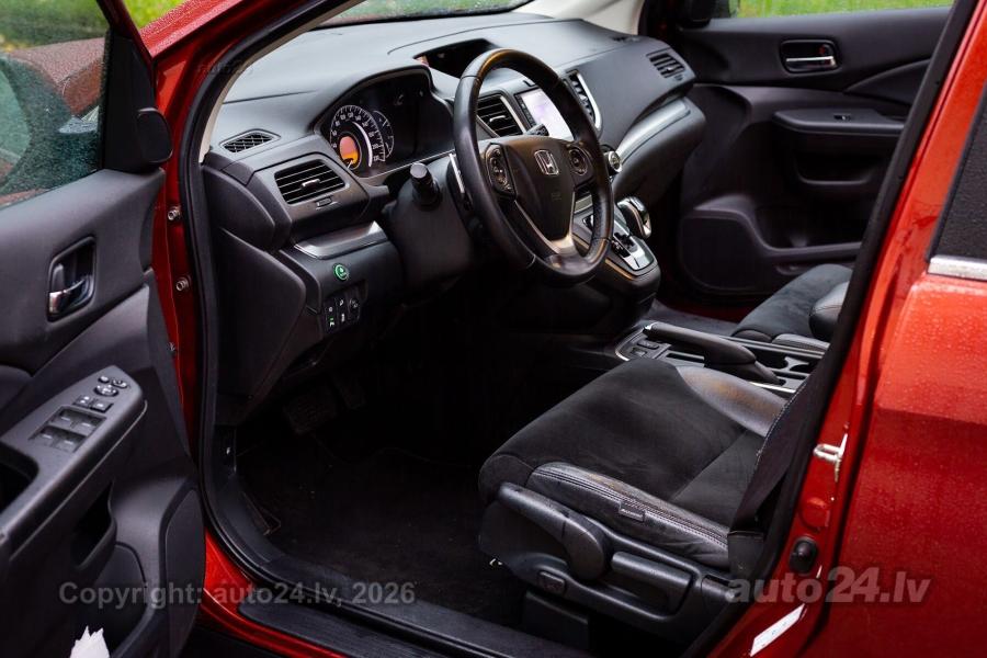 Red Honda CR-V 2017 in Tallinn, with an engine capacity of 1.60 L and mileage of 159 thousand km for 16999 €, photo 17 on AUTOMOTO.COM.LV