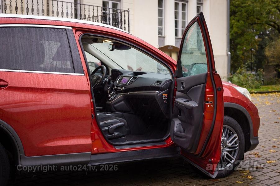 Red Honda CR-V 2017 in Tallinn, with an engine capacity of 1.60 L and mileage of 159 thousand km for 16999 €, photo 19 on AUTOMOTO.COM.LV