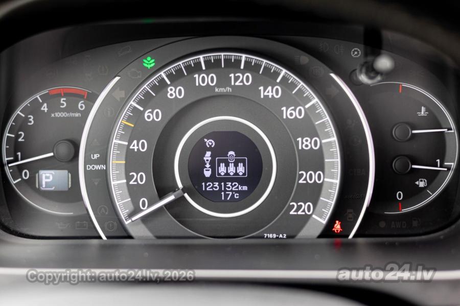 Красный Хонда СРВ 2018 в Таллин, объемом двигателя 1.60 л и пробегом 123 тыс. км за 17900 €, фото 11 на AUTOMOTO.COM.LV