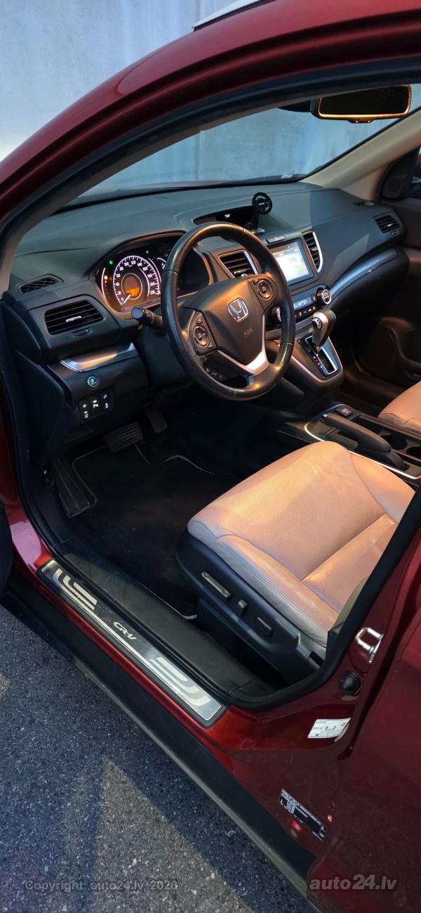 Honda CR-V 2018 in Tallinn on AUTOMOTO.COM.LV Red Honda CR-V 2018 in Tallinn, with an engine capacity of 2.00 L and mileage of 143 thousand km for 16300 €, photo 9 on AUTOMOTO.COM.LV