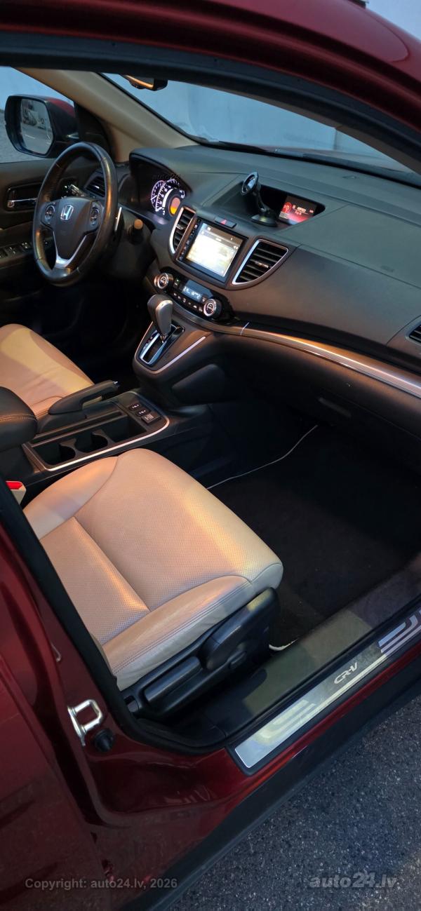 Honda CR-V 2018 in Tallinn on AUTOMOTO.COM.LV Red Honda CR-V 2018 in Tallinn, with an engine capacity of 2.00 L and mileage of 143 thousand km for 16300 €, photo 10 on AUTOMOTO.COM.LV