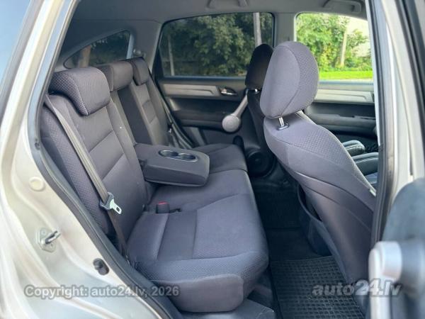 Honda CR-V 2007 Narva, ar dzinēja tilpumu 2.00 L un nobraukumu 223 tūkst. km par 3300 €, foto 10 vietnē AUTOMOTO.COM.LV