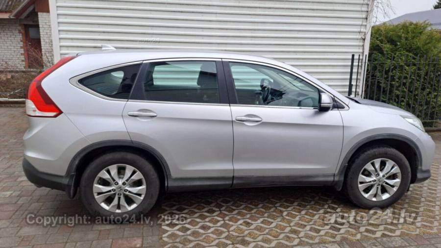 Honda CR-V 2014 Tallina, ar dzinēja tilpumu 1.60 L un nobraukumu 172 tūkst. km par 12399 €, foto 3 vietnē AUTOMOTO.COM.LV