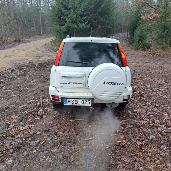 Balts Honda CR-V 2000 Alīta, ar dzinēja tilpumu 2.00 L un nobraukumu 397 tūkst. km par 999 €, foto 3 vietnē AUTOMOTO.COM.LV