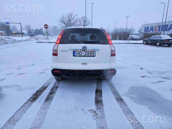 White Honda CR-V 2008 in Jelgava, with an engine capacity of 2.00 L and mileage of 270 thousand km for 4999 €, photo 4 on AUTOMOTO.COM.LV