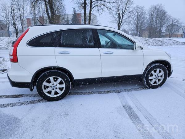 White Honda CR-V 2008 in Jelgava, with an engine capacity of 2.00 L and mileage of 270 thousand km for 4999 €, photo 6 on AUTOMOTO.COM.LV