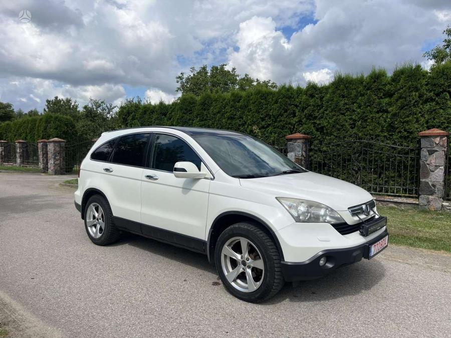 White Honda CR-V 2009 in Kaisiadorys, with an engine capacity of 2.20 L and mileage of 320 thousand km for 2850 €, photo 1 on AUTOMOTO.COM.LV