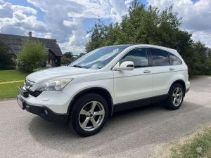 White Honda CR-V 2009 in Kaisiadorys, with an engine capacity of 2.20 L and mileage of 320 thousand km for 2850 €, photo 3 on AUTOMOTO.COM.LV