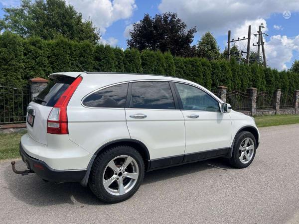 White Honda CR-V 2009 in Kaisiadorys, with an engine capacity of 2.20 L and mileage of 320 thousand km for 2850 €, photo 6 on AUTOMOTO.COM.LV