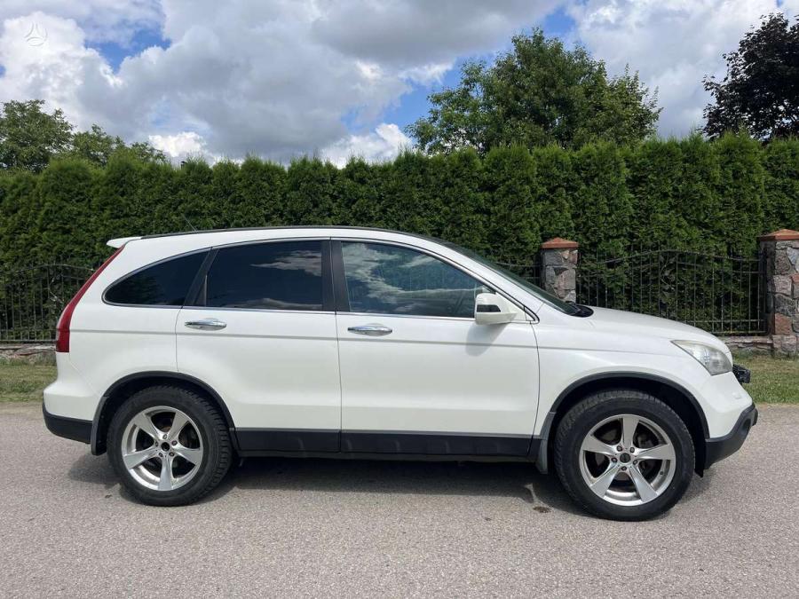 White Honda CR-V 2009 in Kaisiadorys, with an engine capacity of 2.20 L and mileage of 320 thousand km for 2850 €, photo 8 on AUTOMOTO.COM.LV
