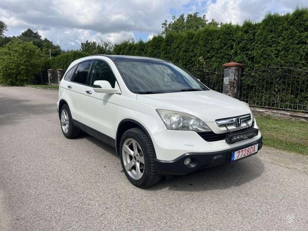 White Honda CR-V 2009 in Kaisiadorys, with an engine capacity of 2.20 L and mileage of 320 thousand km for 2850 €, photo 8 on AUTOMOTO.COM.LV