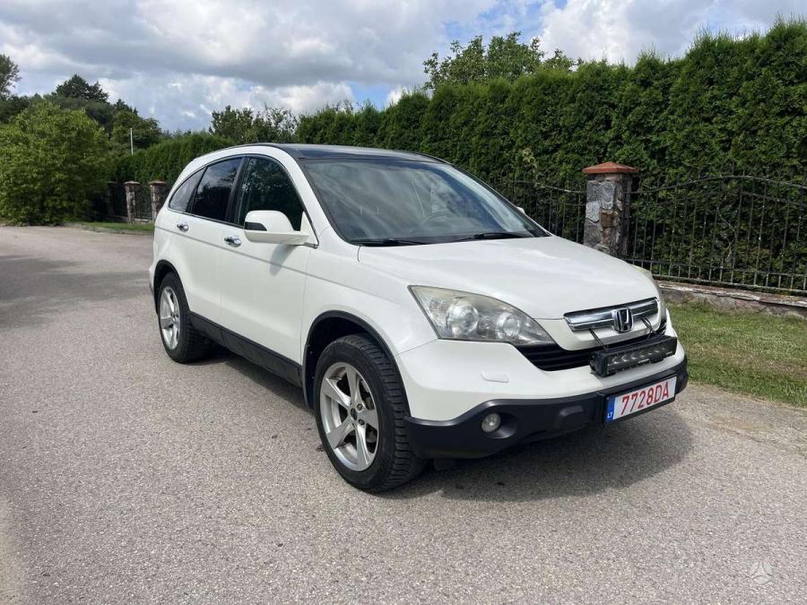 White Honda CR-V 2009 in Kaisiadorys, with an engine capacity of 2.20 L and mileage of 320 thousand km for 2850 €, photo 9 on AUTOMOTO.COM.LV