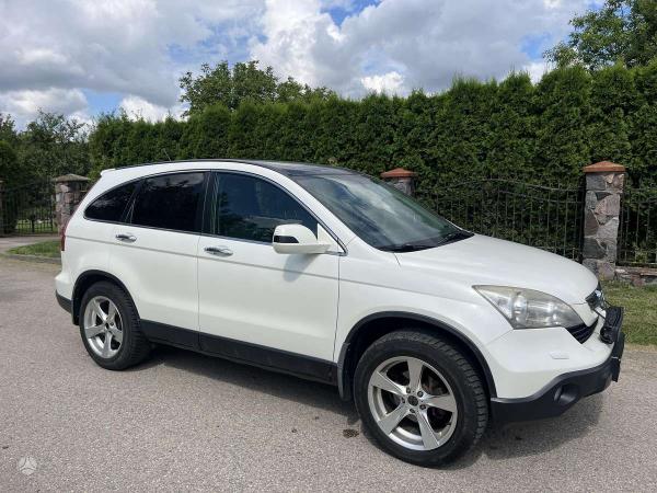 White Honda CR-V 2009 in Kaisiadorys, with an engine capacity of 2.20 L and mileage of 320 thousand km for 2850 €, photo 9 on AUTOMOTO.COM.LV