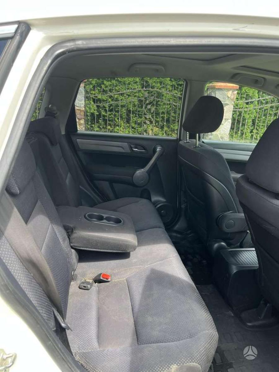 White Honda CR-V 2009 in Kaisiadorys, with an engine capacity of 2.20 L and mileage of 320 thousand km for 2850 €, photo 15 on AUTOMOTO.COM.LV