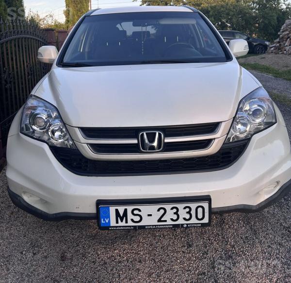 White Honda CR-V 2010 in Saldus, with an engine capacity of 2.20 L and mileage of 269 thousand km for 5999 €, photo 1 on AUTOMOTO.COM.LV